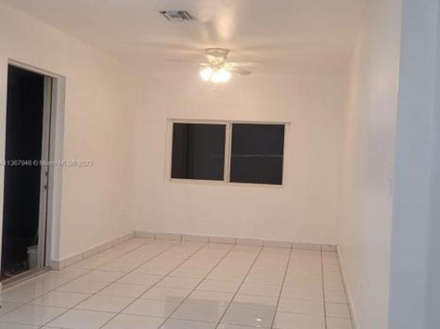 9370 24th St SW #2, Miami, FL 33165