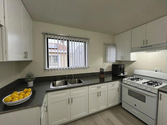 9373 Sylmar Ave, Panorama City, CA 91402