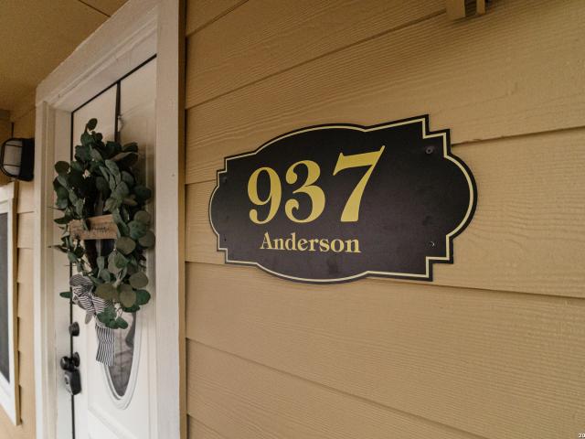 937 Anderson St, Seguin, TX 78155 | MLS #613655