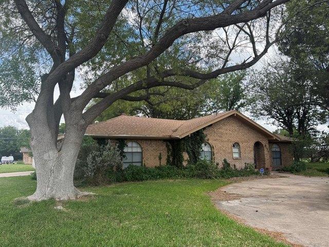 937 E 18th St, Colorado City, TX 79512