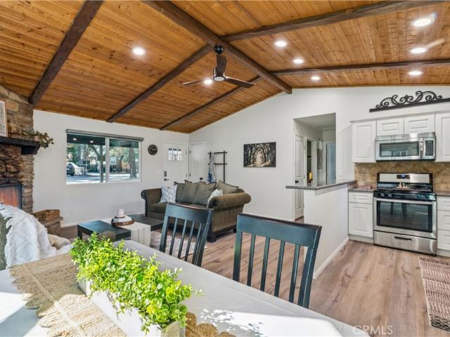 937 E Fairway