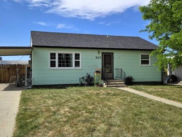 937 Fremont St, Thermopolis, WY 82443