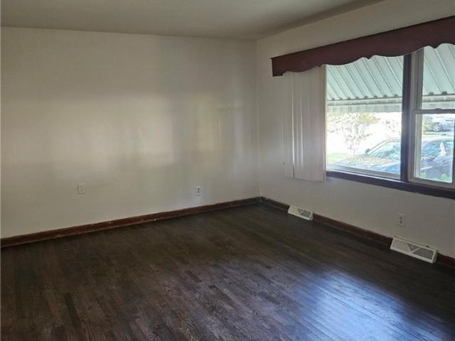 937 Kingsway Road