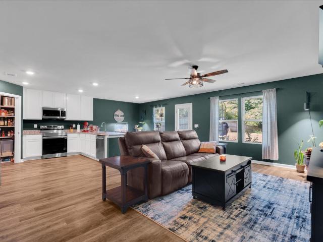 937 Hunters Trail