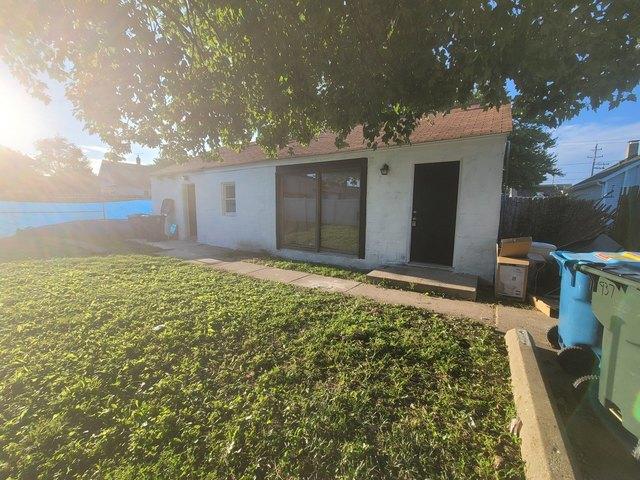 937 Montgomery Ave, Aurora, IL 60506