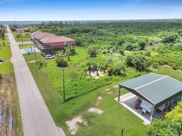 937 Magnolia Ln, Port Bolivar, TX 77650