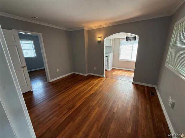 937 N Pontiac Trail
