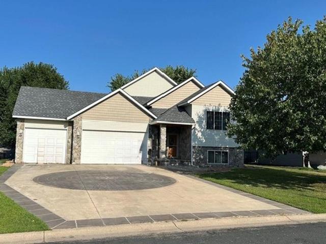 937 S Cedar St, Belle Plaine, MN 56011