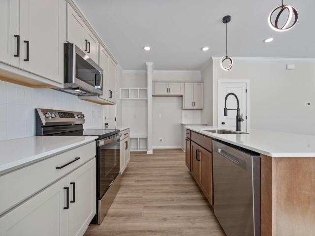 937 Selby Avenue