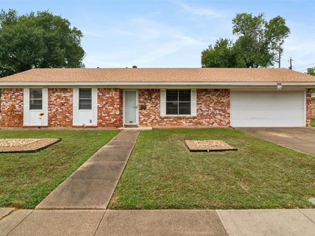 937 Patricia St, Irving, TX 75060