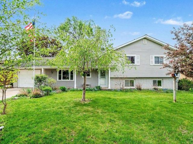 937 Riverview Dr, Alma, MI 48801
