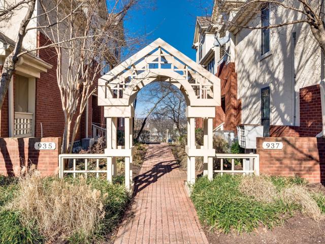 937 Russell St # 10