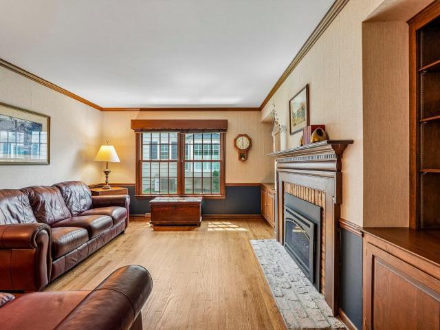 937 W Shaker Cir