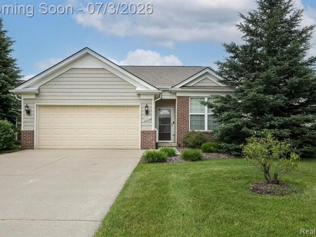 9385 Sand Hill Dr, Grand Blanc, MI 48439