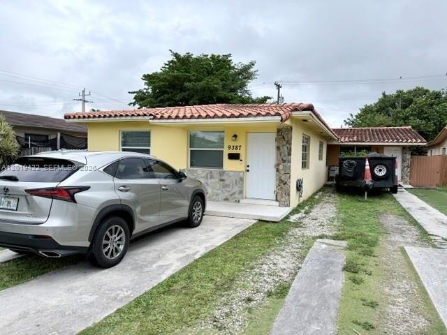9385 9 SW 37th St, Miami, FL 33165