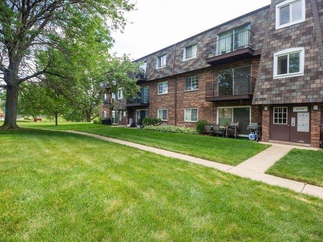 9388 Bay Colony Dr Apt 2N, Des Plaines, IL 60016
