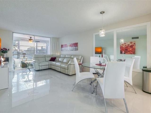 9380 Sunrise Lakes Blvd Apt 207, Sunrise, FL 33322