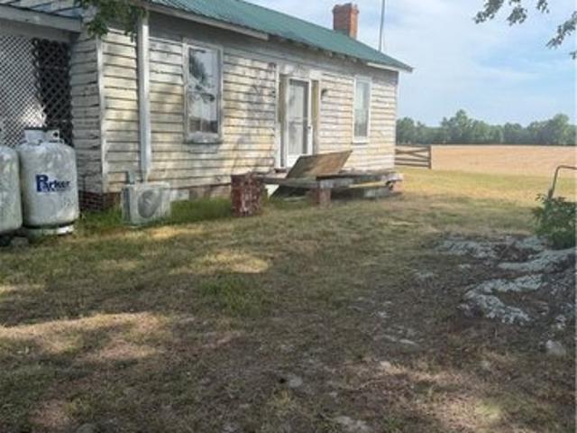 9380 Wakefield Rd, Wakefield, VA 23888