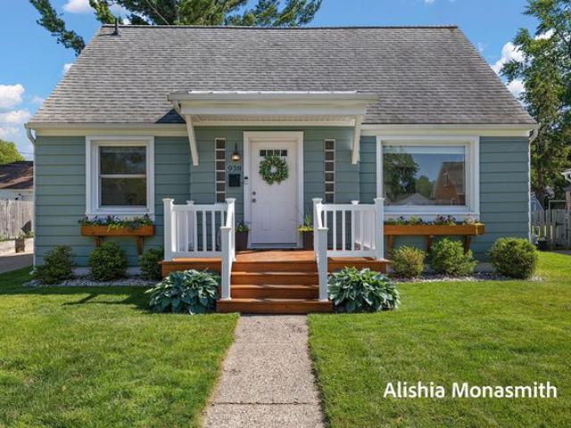 938 Colfax Ave, Grand Haven, MI 49417