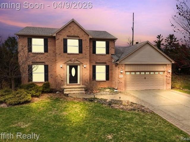 938 Meadowbrook Ct, Milford Vlg, MI 48381