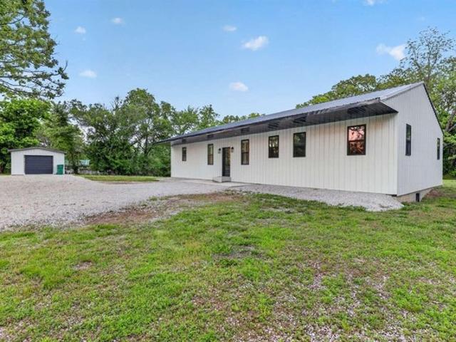 938 Post Oak Rd, Willow Springs, MO 65793