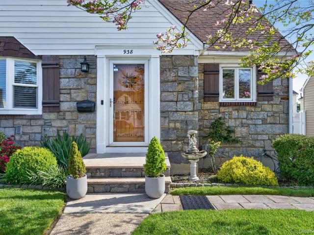 938 Van Buren Avenue