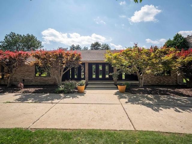 9394 Oakmont Dr, Grand Blanc, MI 48439