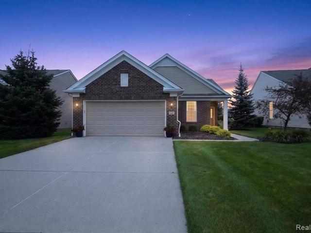 9397 Sand Hill Dr, Grand Blanc, MI 48439
