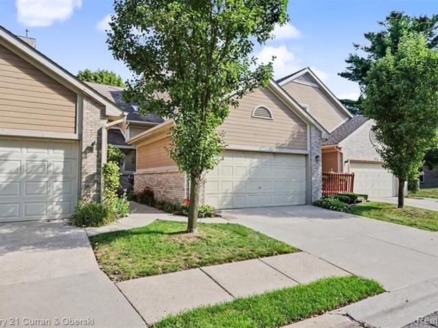 9398 Westwind Dr Unit 49, Livonia, MI 48150