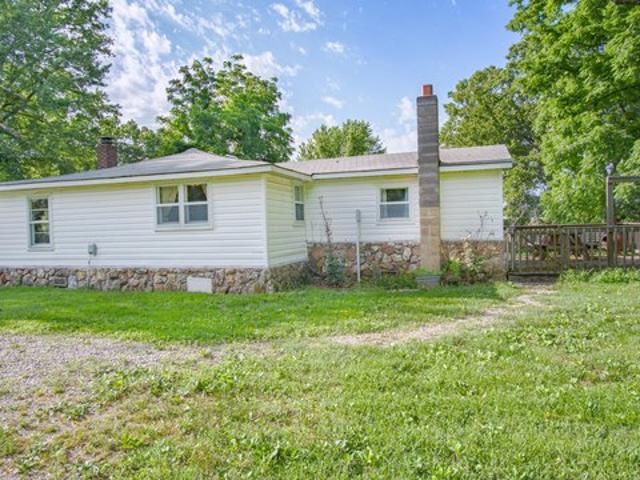 9399 Hopper Ln, Mountain Grove, MO 65711