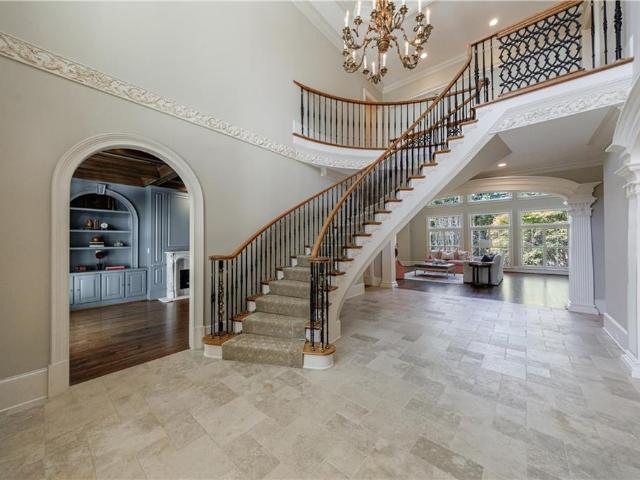 9390 Colonnade Trail