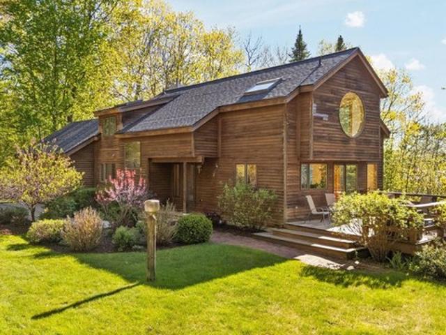 9393 Lou Len Ln, Traverse City, MI 49684