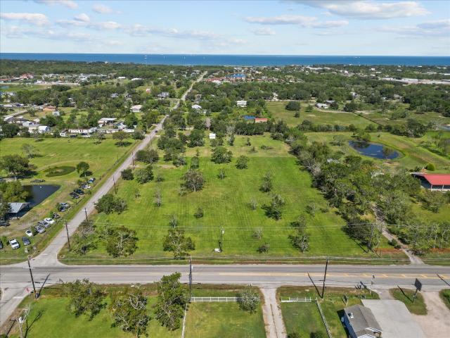 939 28th St, Dickinson, TX 77539 | MLS #24106 | Compass