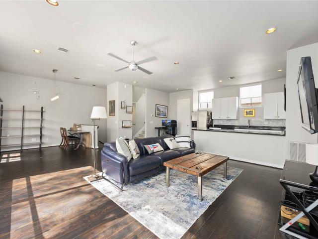 939 Colorado Street 17