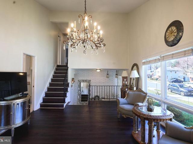 939 Beaverbank Circle