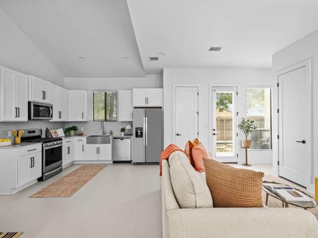 939 E 52nd St Unit 2, Austin, TX 78751