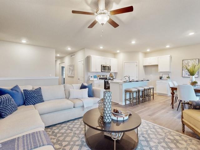 939 Hillside Place
