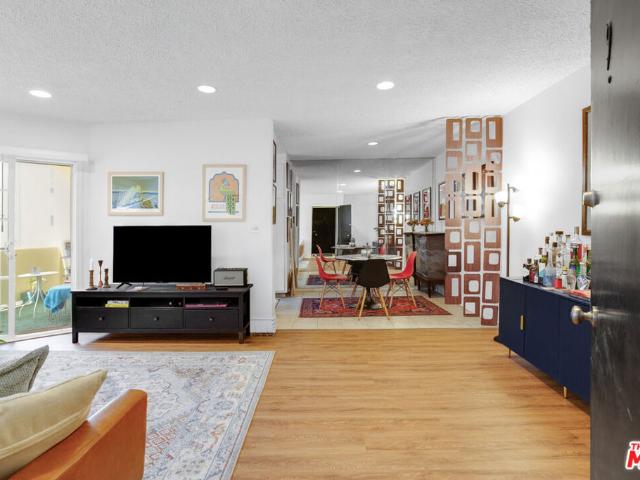 939 Larrabee Street