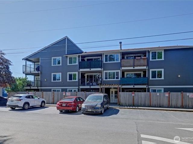939 N 101st St Unit 302, Seattle, WA 98133