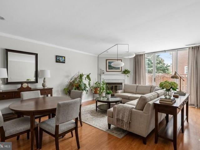 939 S Scott St Unit 1, Arlington, VA 22204
