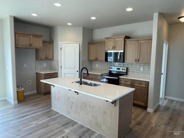 939 Quartz Rd