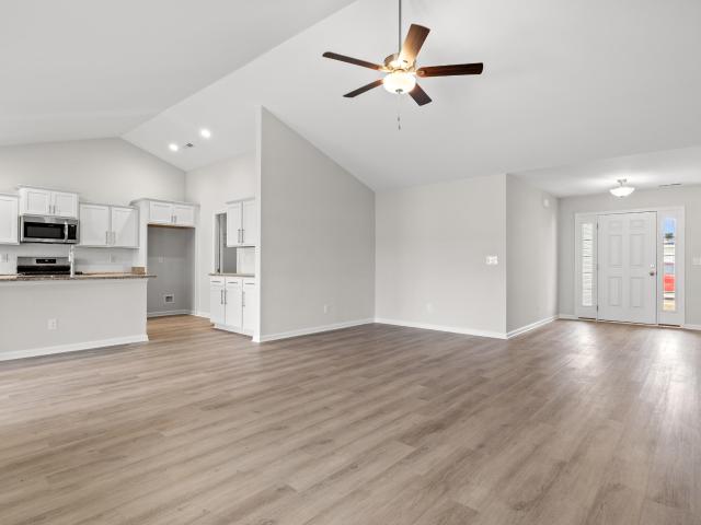 939 Woodside Dr