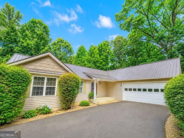 97 Tradewinds Rd, Cleveland, GA 30528