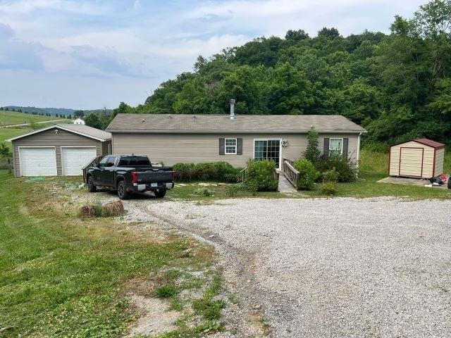 97 Trevor Ln, Burkesville, KY 42717