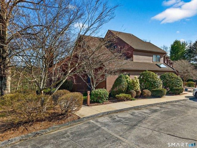 97 W Main St Apt 30, East Lyme, CT 06357