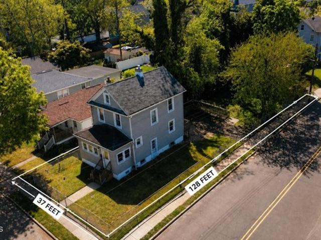 97 Bank St, Red Bank, NJ 07701