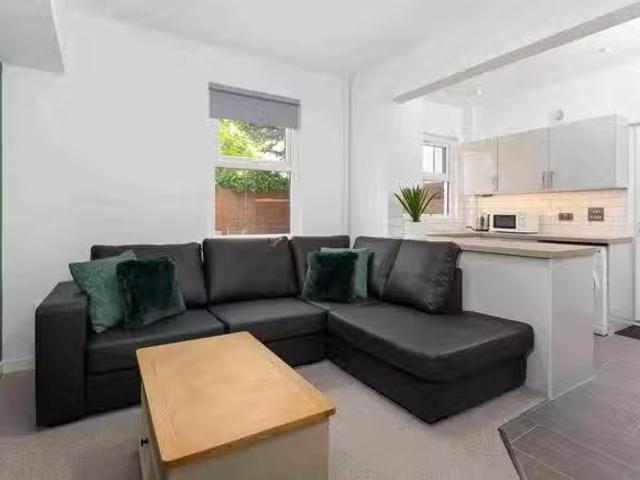 97 Boswell Street, L8 6 Beds 2 Baths