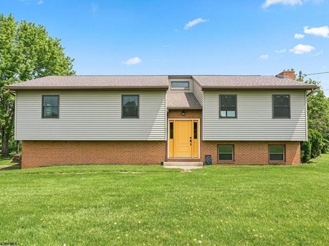 97 Bowlby Hill Rd, Morgantown, WV 26501