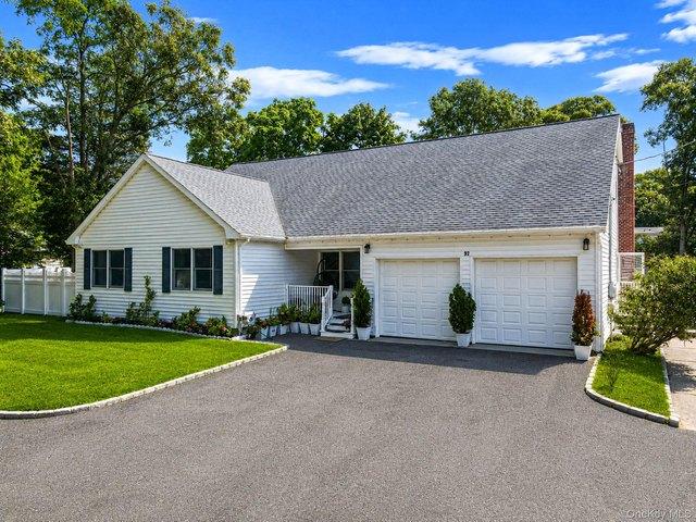 97 Blydenburgh Rd, Centereach, NY 11720