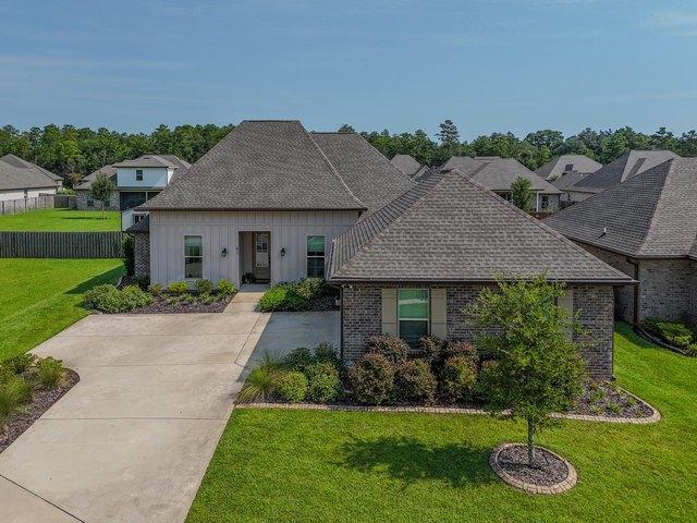 97 Campfire Cv, Freeport, FL 32439